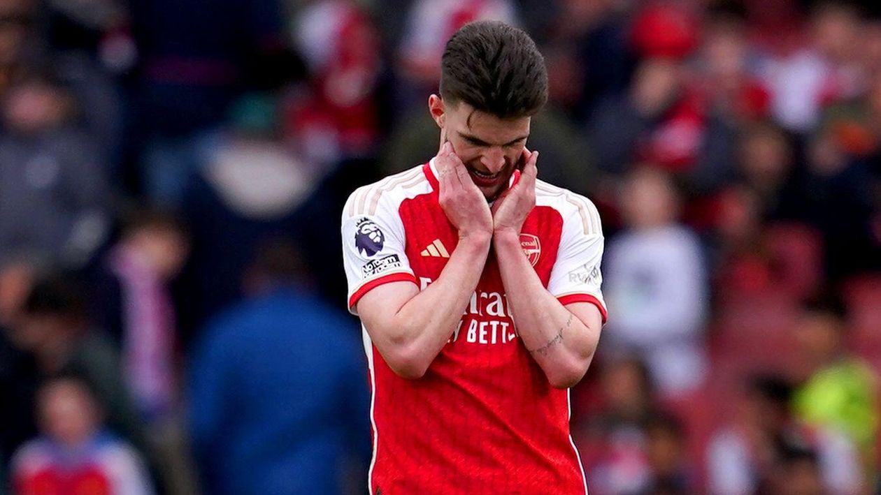 Arsenal 0-2 Aston Villa: Premier League title race twists again as Unai ...