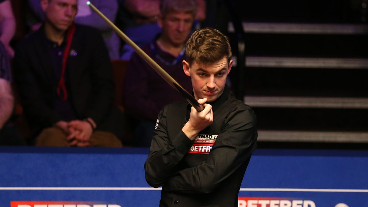 Snooker results: Stephen Hendry beaten by James Cahill in World ...
