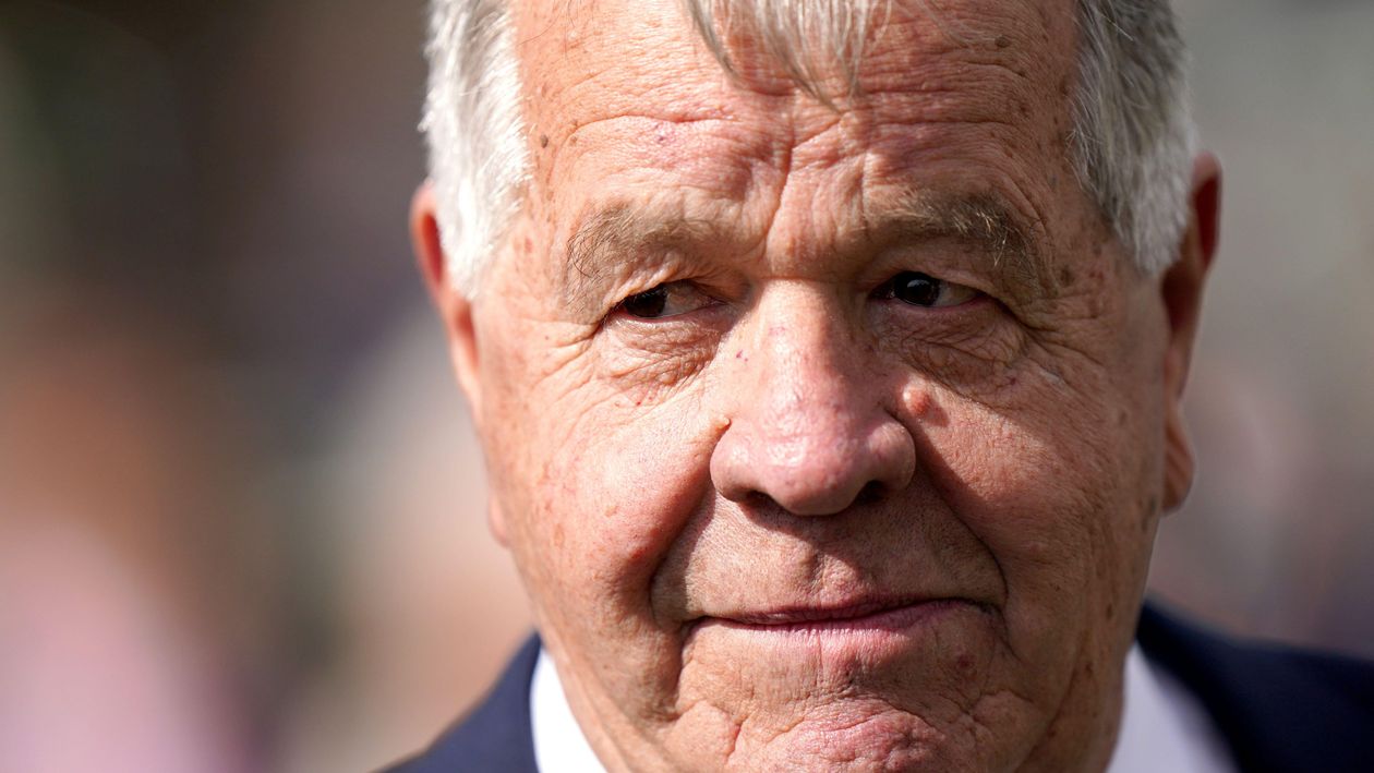 Sir Michael Stoute's final runner Wanderlust finishes last at Nottingham