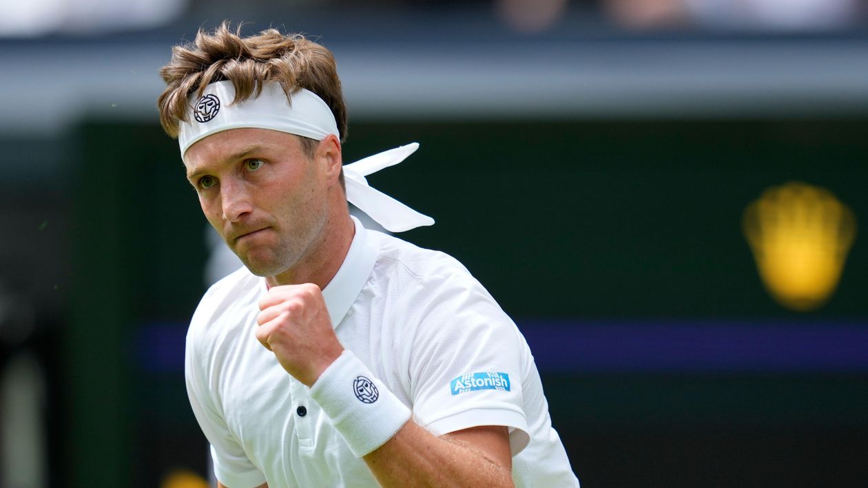 Liam Broady beats Casper Ruud in five sets for huge Wimbledon upset