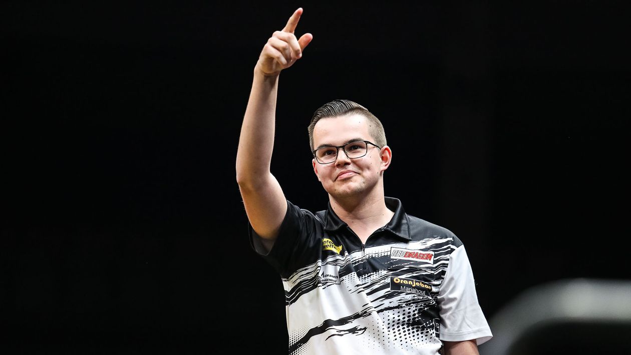 Darts results: Gian van Veen beats Brendan Dolan in Hungarian Darts Trophy