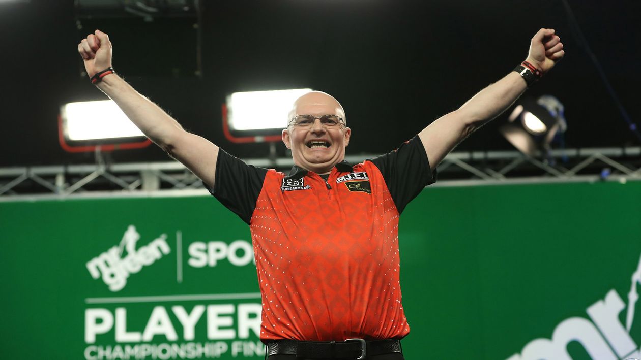 Players Championship Finals: Mickey Mansell in shock win over Gary Anderson