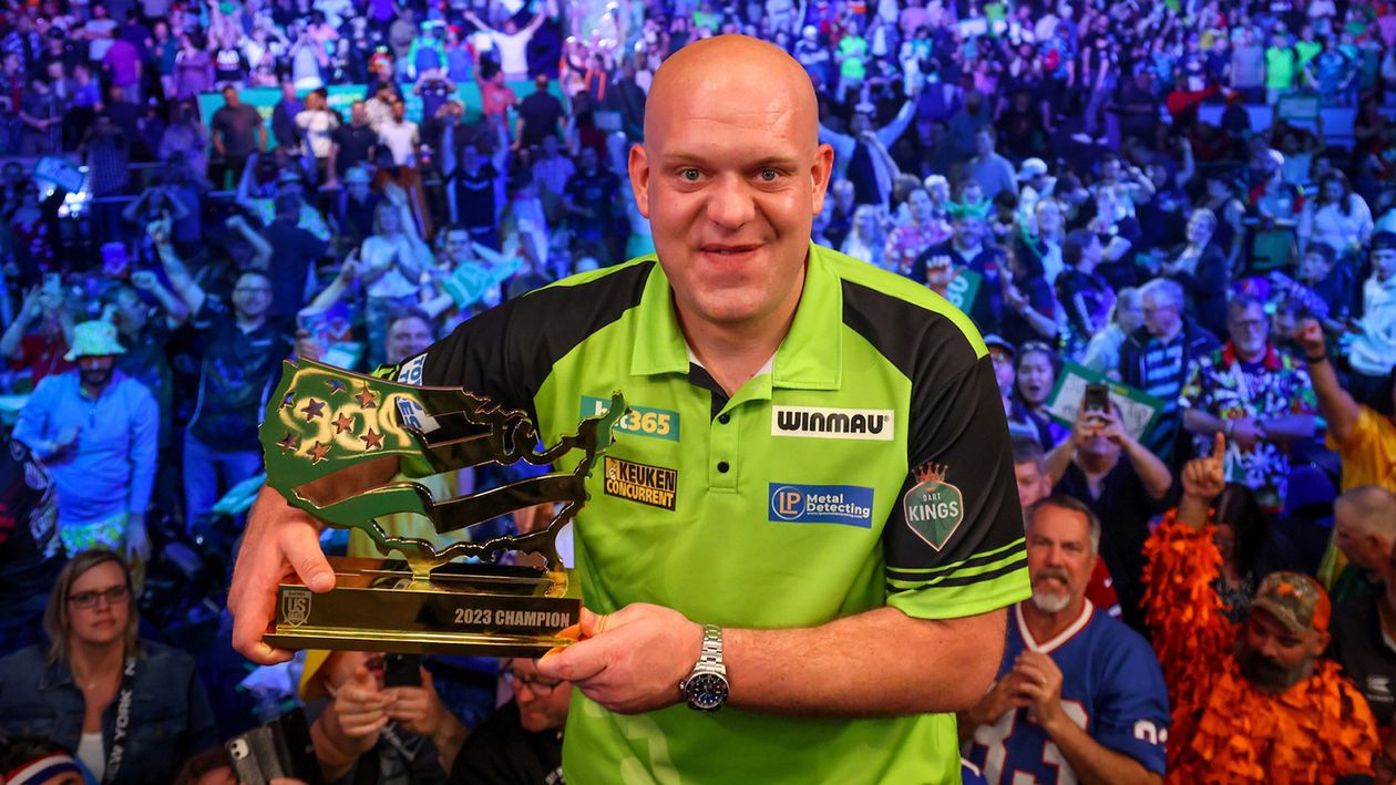 Michael van Gerwen wins 8-0 over Jeff Smith in US Darts Masters final