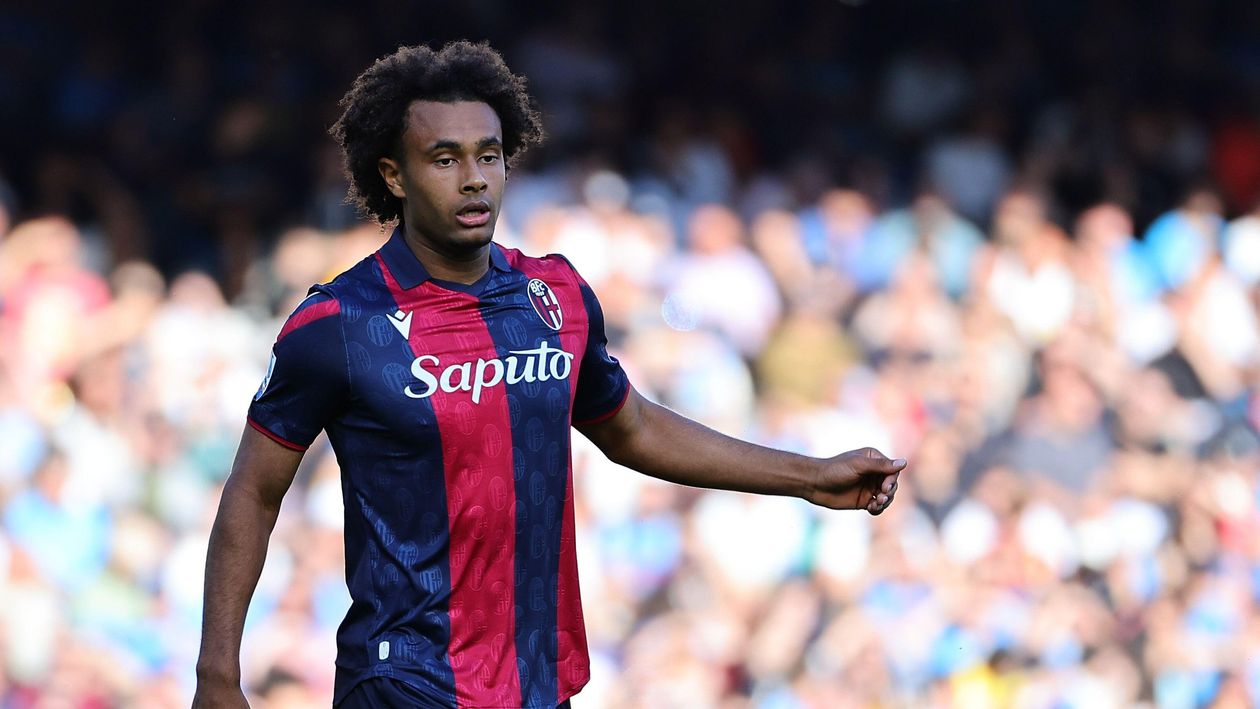 Joshua Zirkzee: Manchester United sign Netherlands striker from Bologna