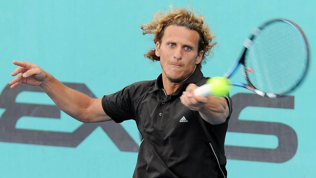 Diego Forlan: Ex-Manchester United forward set for professional tennis ...