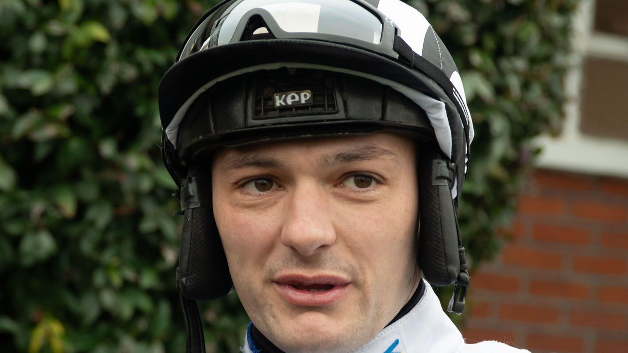 Bet365 Morebattle Hurdle: Cracking Rhapsody wins again