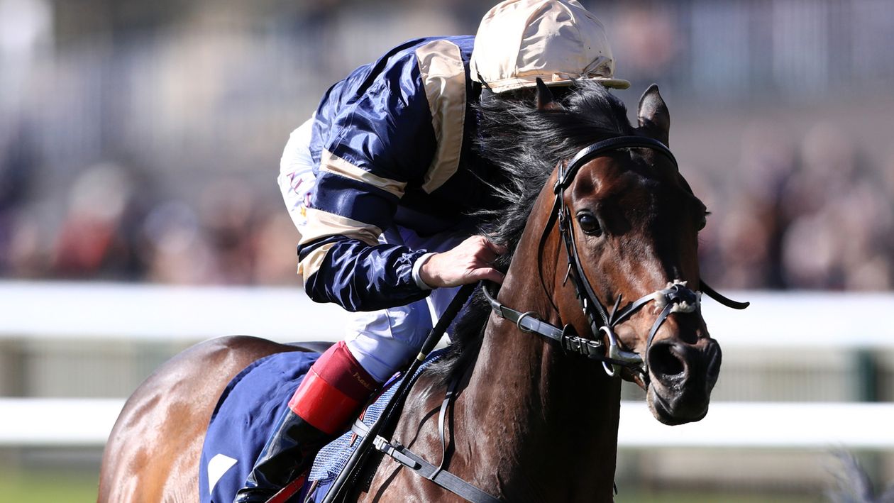 Free horse racing betting tips from commentator Simon Holt