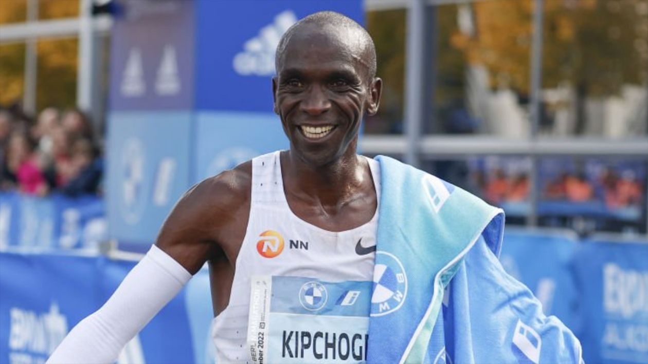 Marathon world record time broken by Eliud Kipchoge in Berlin