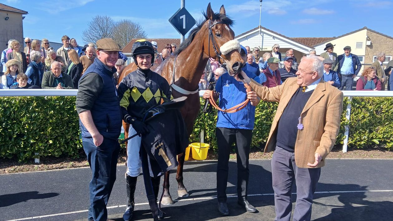 Richard Upton rides first career winner at Wincanton