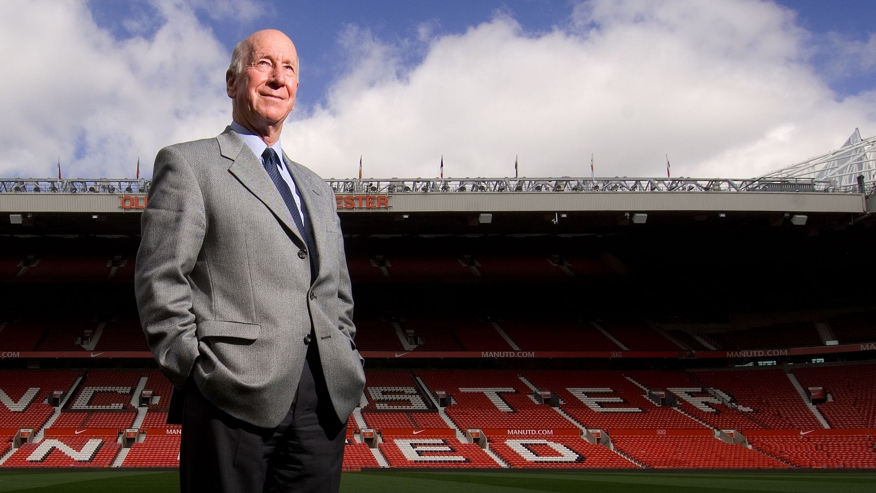 Manchester United and England great Sir Bobby Charlton dies aged 86