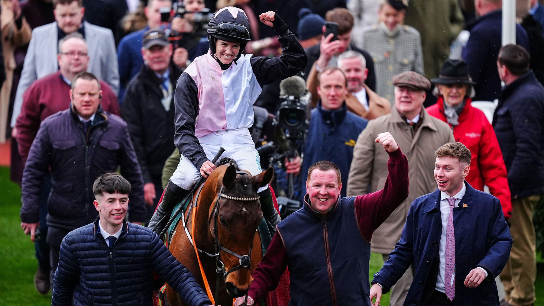 Paddy Power Stayers' Hurdle report: Bob Olinger back to winning ways for De Bromhead and Blackmore