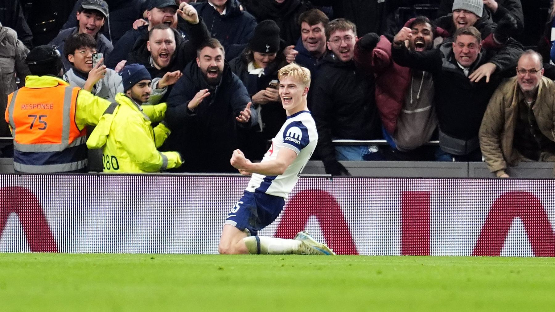 Lucas Bergvall strikes late to give Tottenham advantage over Liverpool