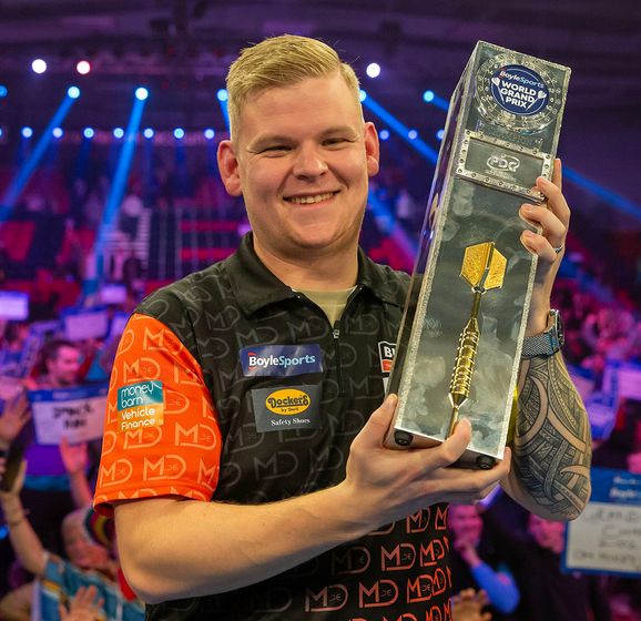 Darts results: Mike De Decker stuns defending champion Luke Humphries ...
