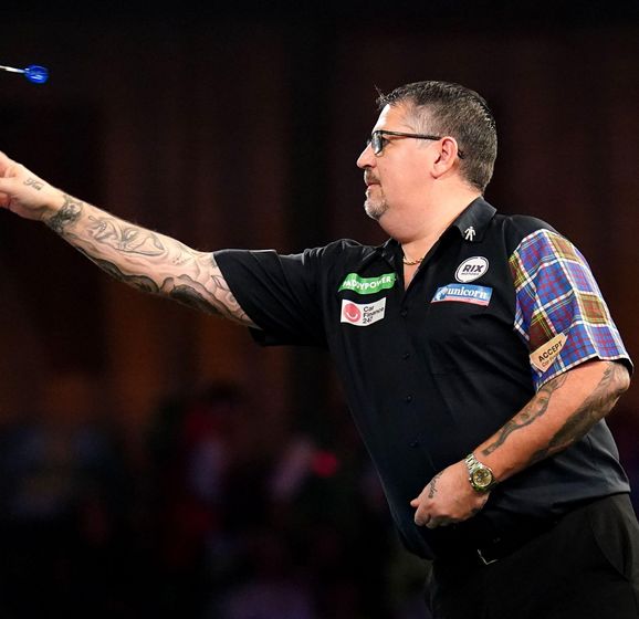 World darts results: Gary Anderson storms into round round three at ...