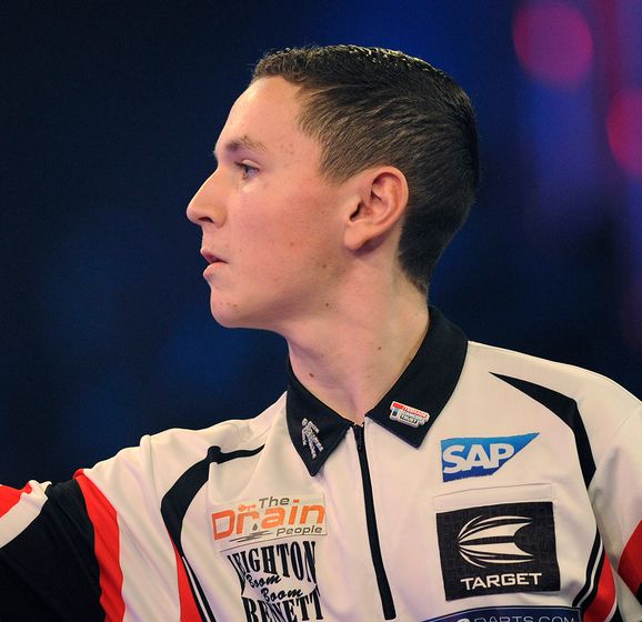 Watch: Darts legend Phil Taylor defeats 13-year-old prodigy Leighton ...