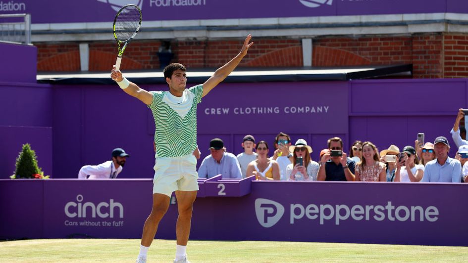 Carlos Alcaraz beats Alex De Minaur at Queen’s to clinch first grass ...