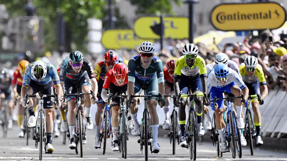 Mark Cavendish 'bitterly disappointed' after gear issue sees him lose ...